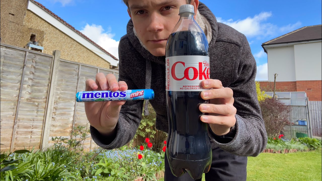 Coke and Mentos Challenge - YouTube