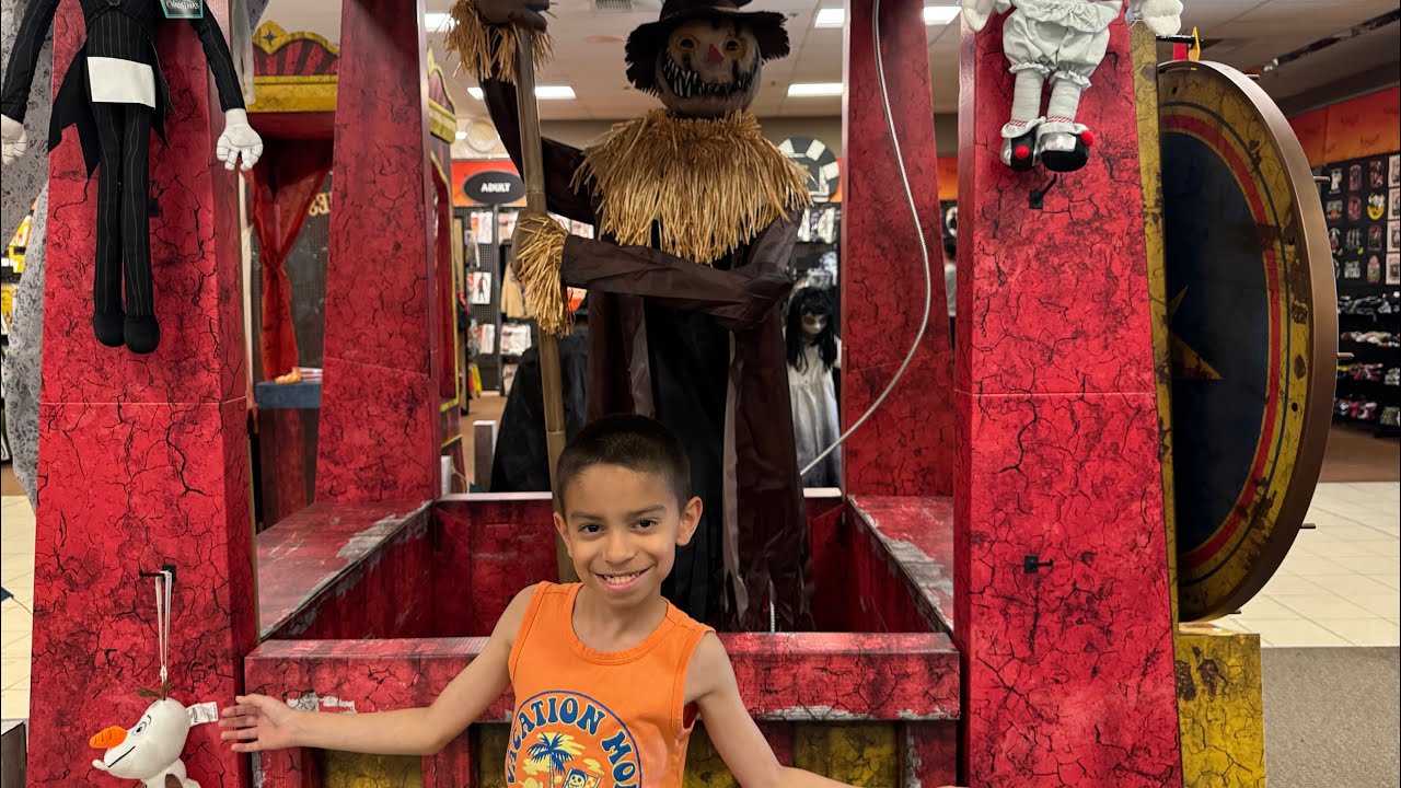 Spirit Halloween 2024…Nolan checks Out The Animatronics - YouTube