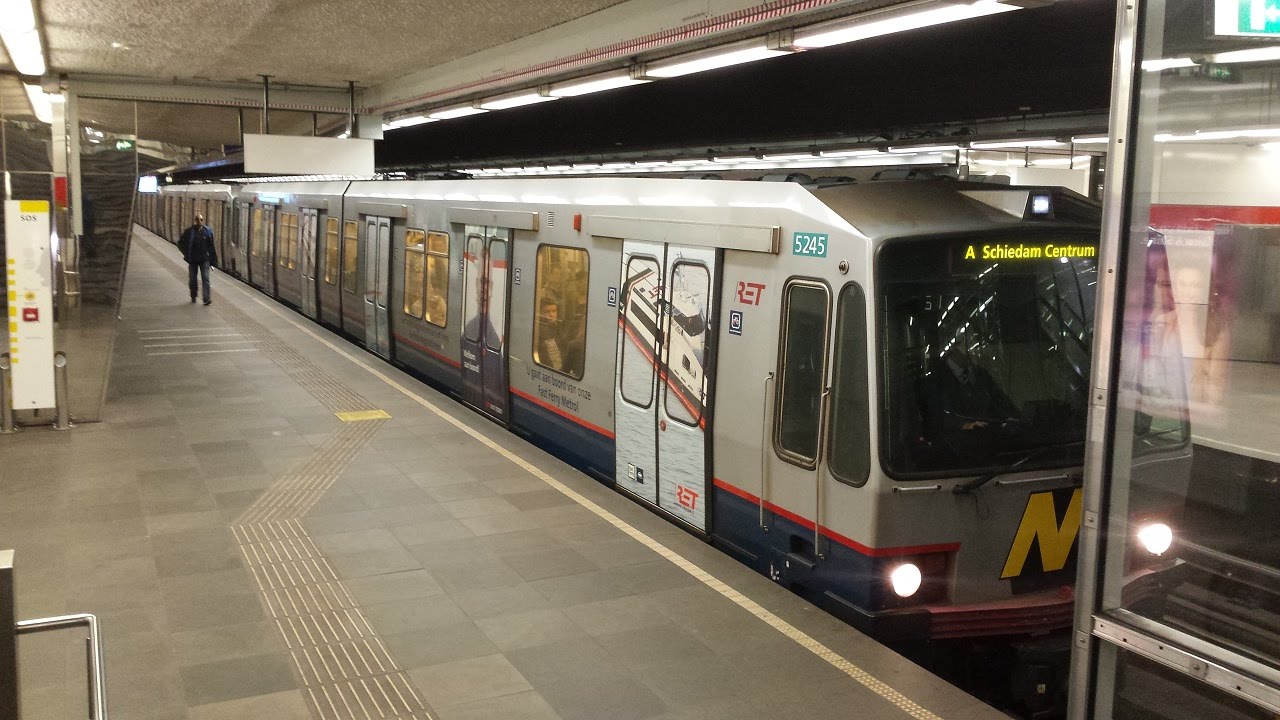 RET Metro 3*Type T vertrekt op station Oostplein richting Schiedam ...