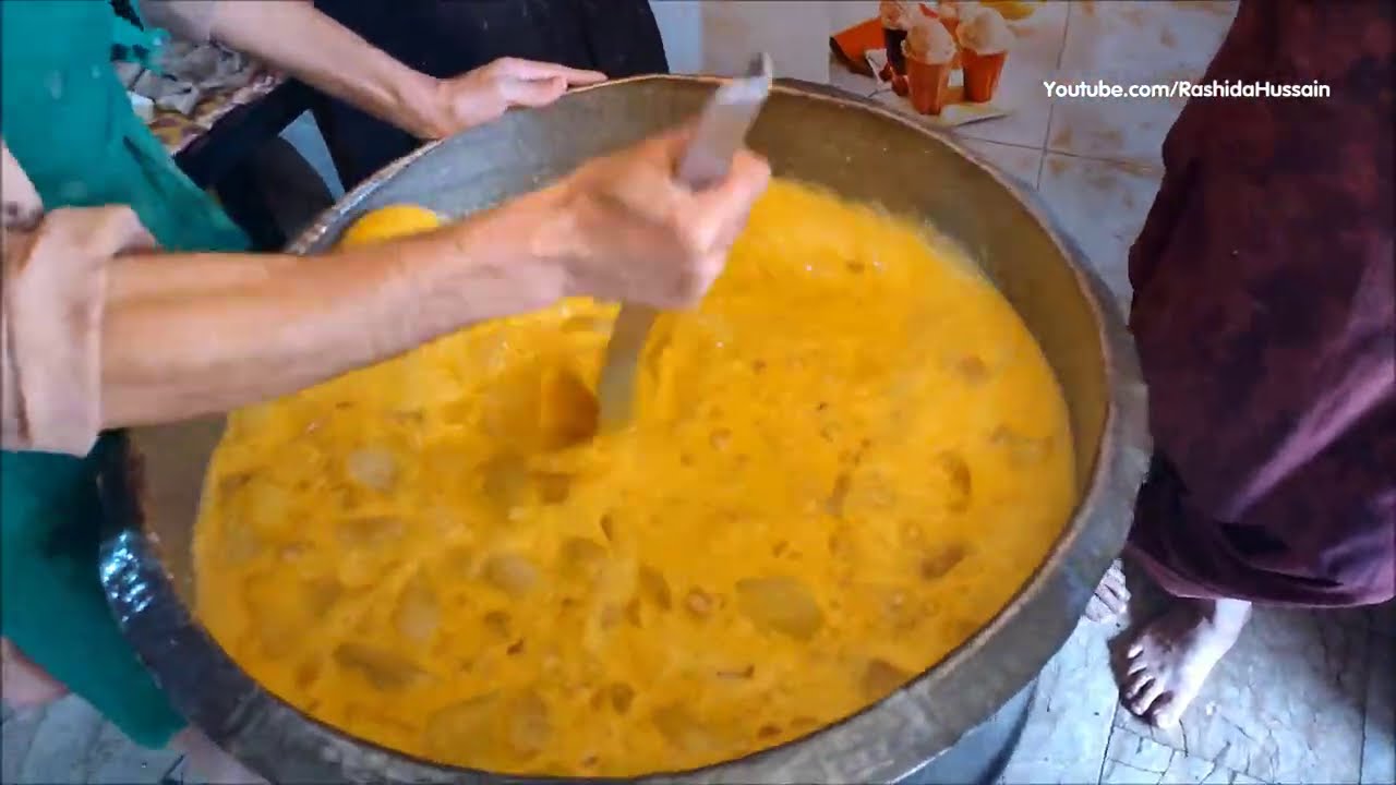 Mango Juice - Street Drink Mango Milkshake | Street Food of Karachi ...