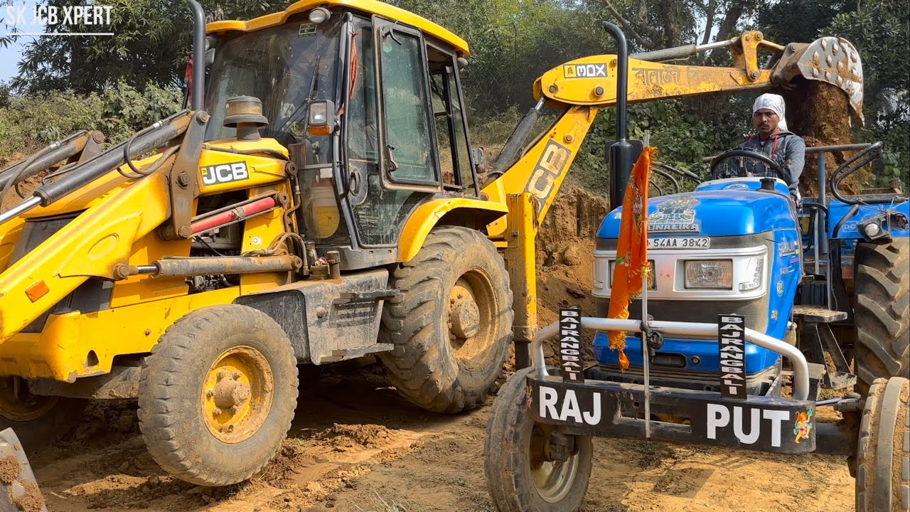 Jcb 3dx Eco Xcellence Machine Loading Mud In Sonalika 42 Di Rx Tractor | Jcb Tractor | Jcb ...