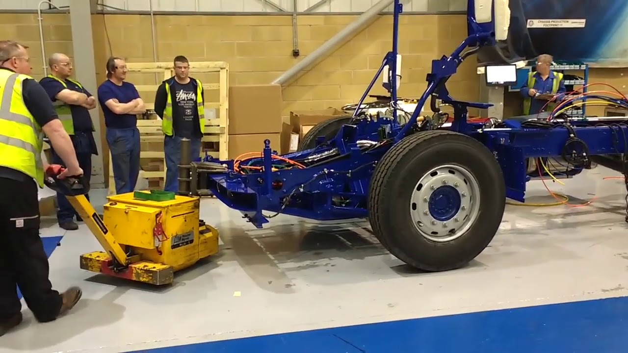 MasterMover - moving a Truck Chassis | ลากแชสซีรถบรรทุก รถบัส - YouTube
