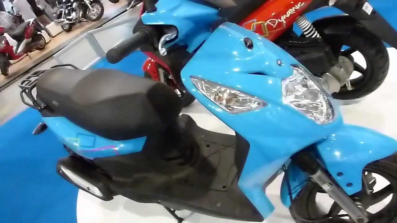 AKT Dynamic 125 azul rojo 2013 colombia - YouTube