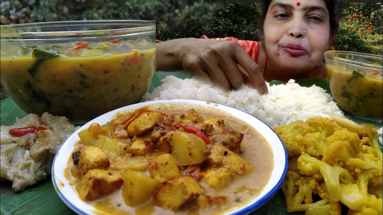 Eating Spicy 🔥 Ponir Pasand, Kumror Shak Diye Motor Dal, Full Kofi Vaja ...