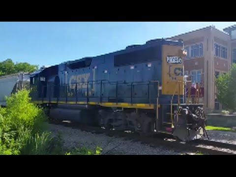 [CSX]2795 GP38-2 YN4 LHF Leads F736-13 Through Fay NC With Nice K5LA & Old Fashion Bell - YouTube