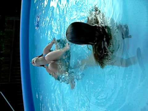Teenager Gives Birth In A Swimming Pool