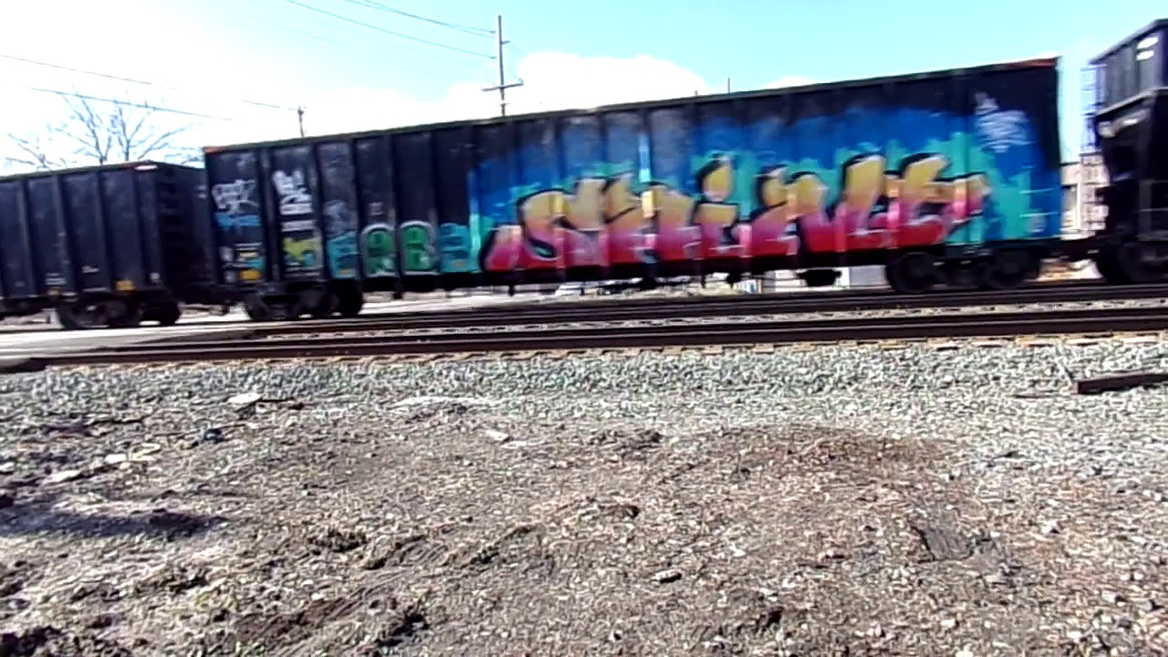 CSX #774 Leads Q635 - YouTube