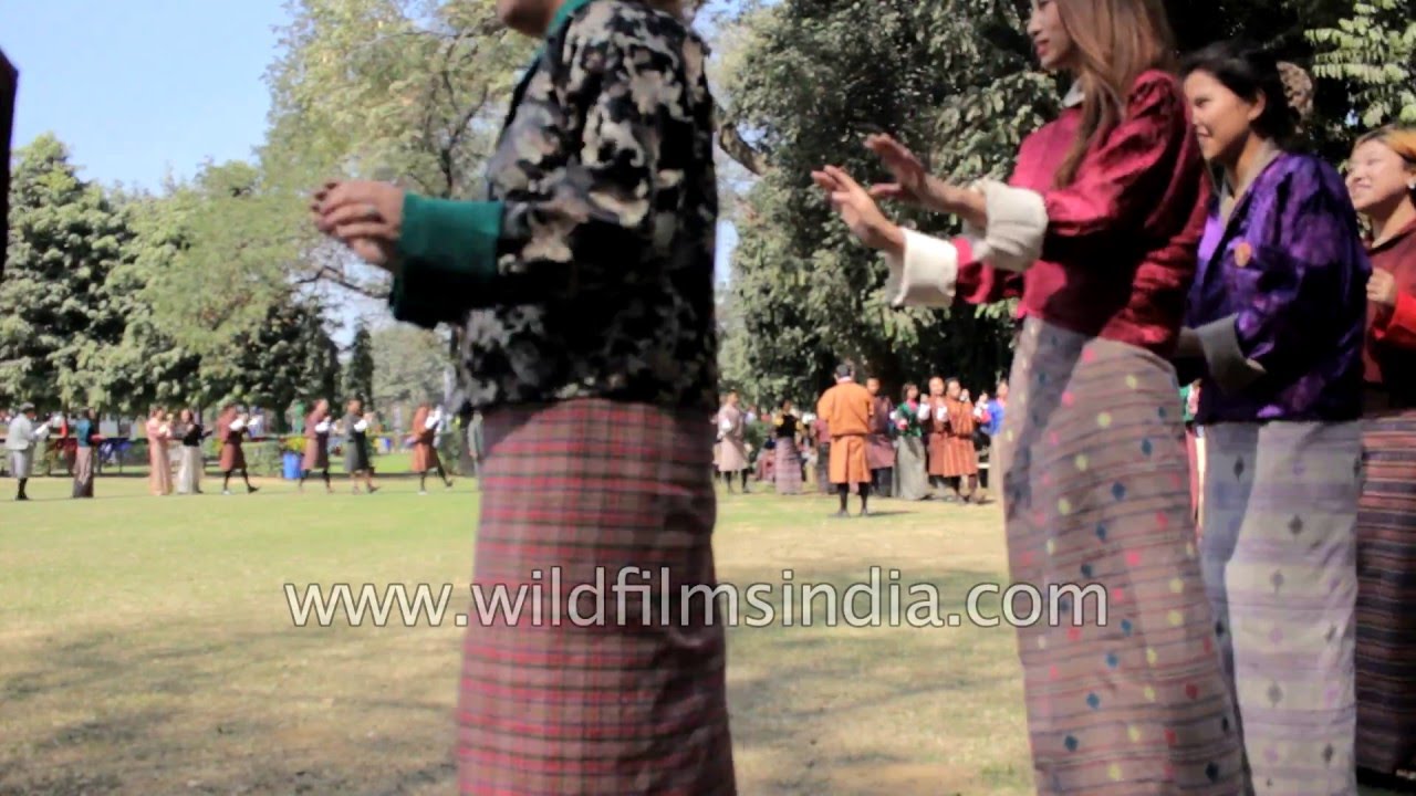 Tashi Lapey by Bhutanese Delegates and students in Delhi-part 2 - YouTube