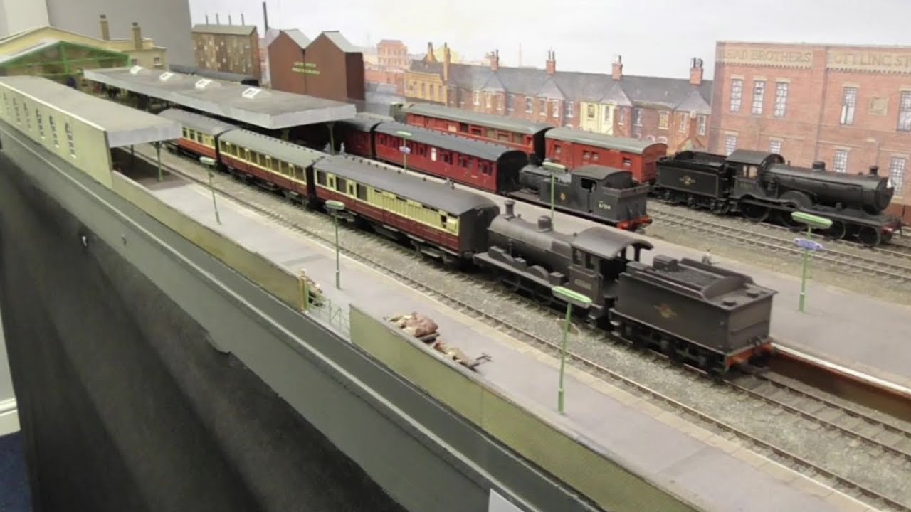 2018 Oct 13 Elizabethan Model Railway Society Annual Exhibition - YouTube