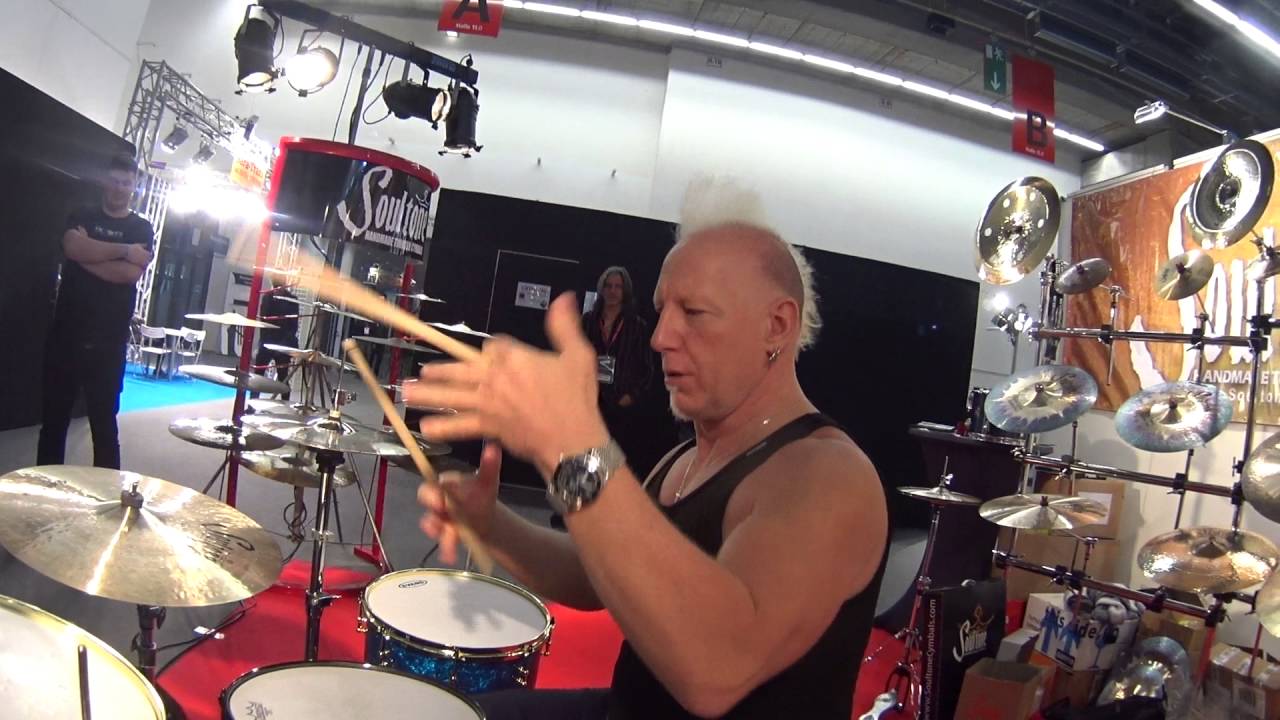 Evolution Drum Gear (EDG) -Mike Terrana, Video 01 "NO DRUM STICKS ...