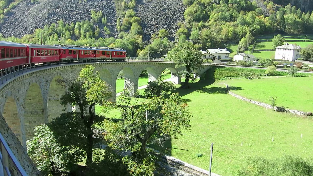 Kreisviadukt Brusio - Brusio spiral viaduct - YouTube
