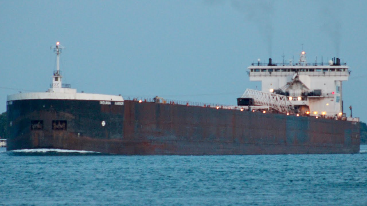 Thousand Foot Freighter Indiana Harbor - YouTube