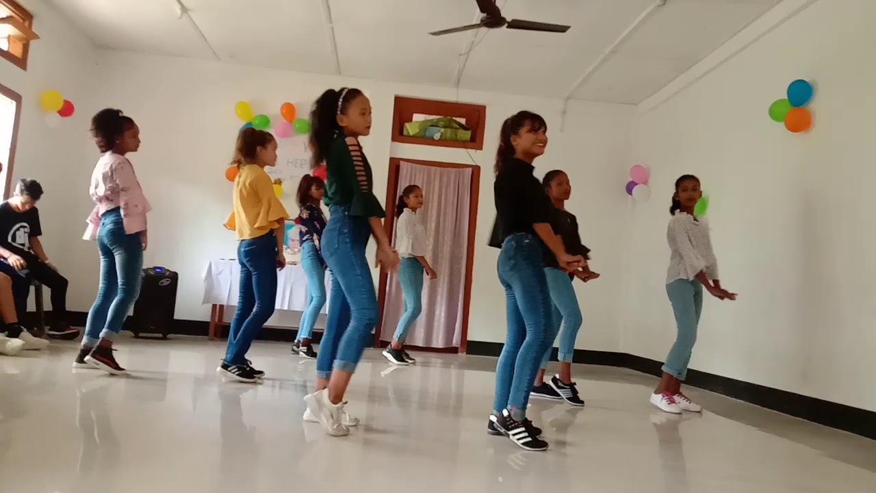 Busy busy song group dance by kakoi students - YouTube