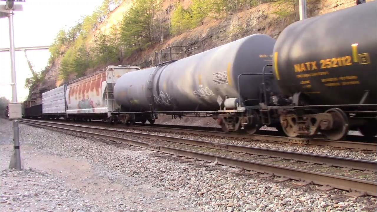 NS #4180 leads a NS manifest through Keno, KY - YouTube