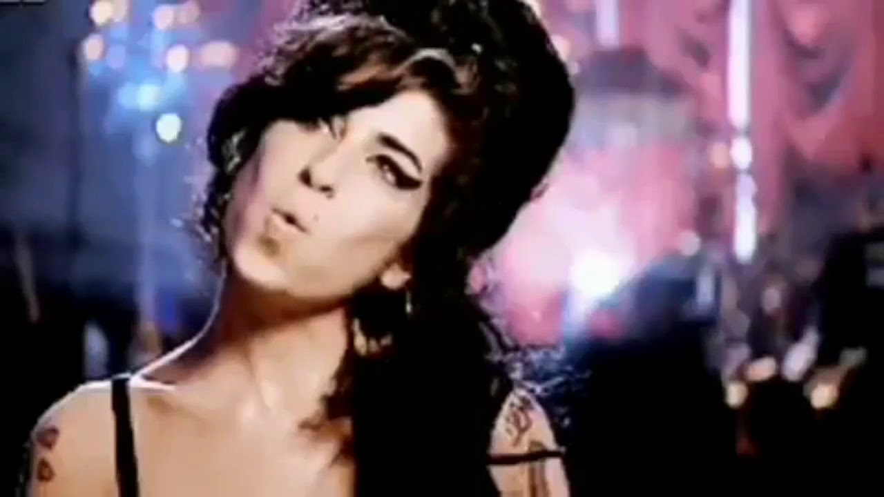 Amy Winehouse | moments! - YouTube