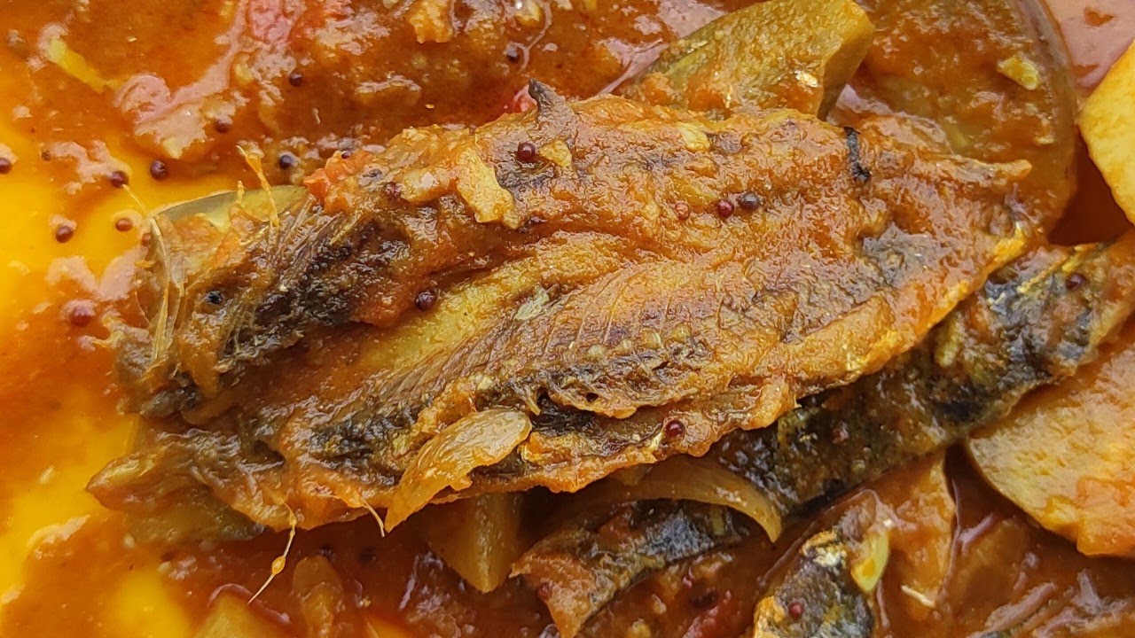 Dry fish gravy | karuvadu kulambu | outdoor cooking | Mummy special ...