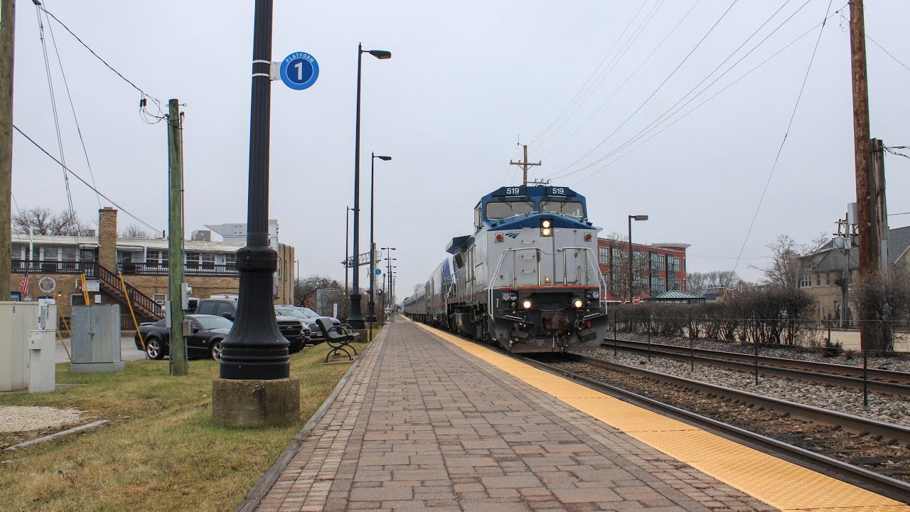 AMTK 519 (Dash 8) hauls Amtrak 335 thru Northbrook - YouTube