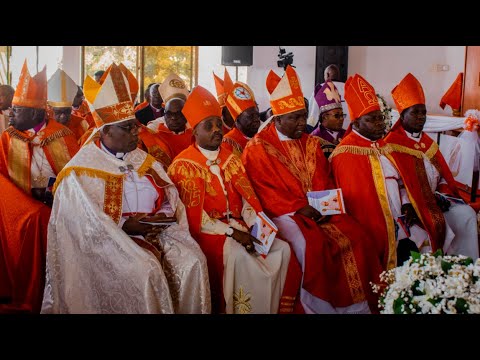 Maubiri ya Mkuu wa KKKT Dkt Alex Gehaz Malasusa kwenye mazishi ya ...