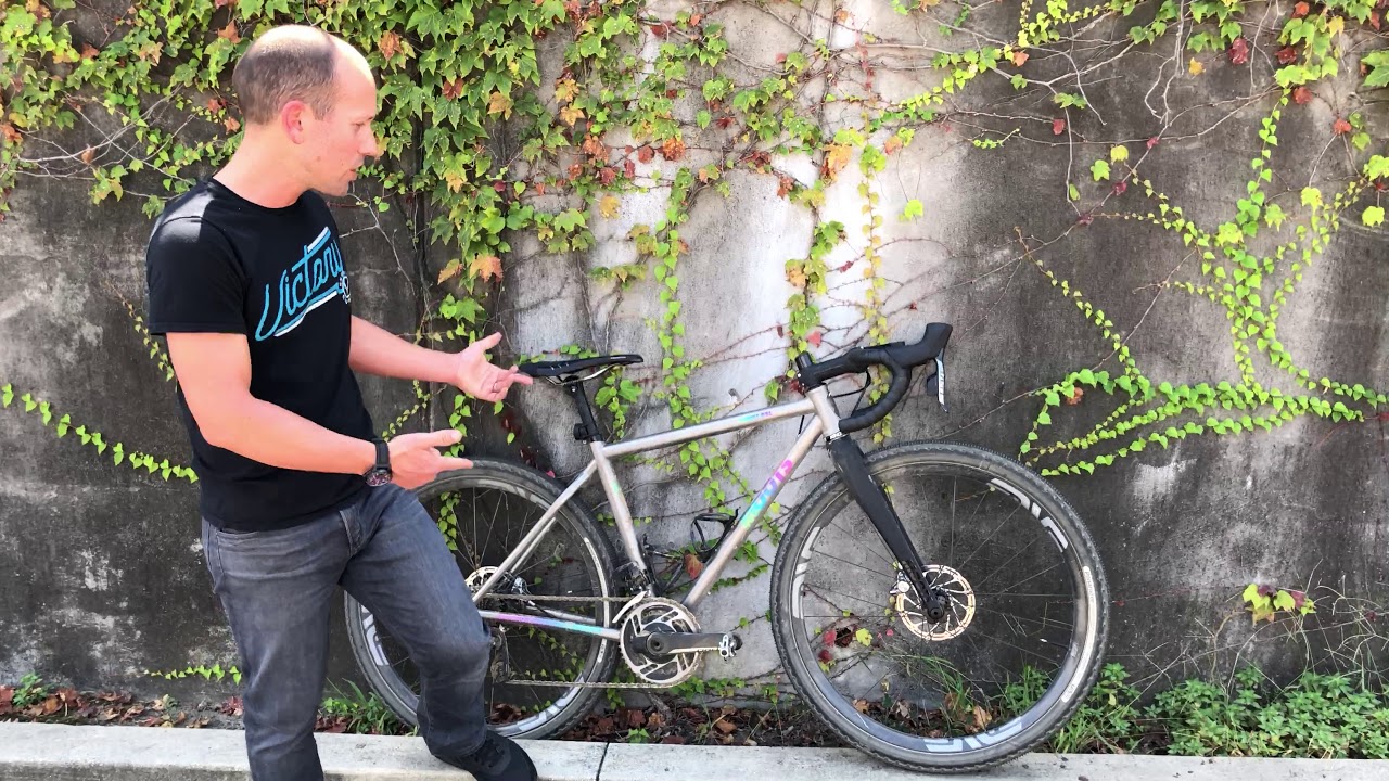 Moots Custom Routt 45 RSL Gravel Bike - amazing 650b build - YouTube