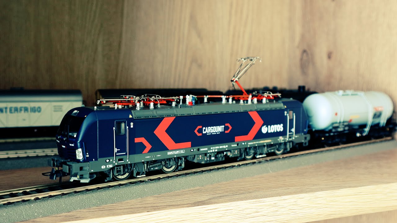 Unboxing modelu Roco lokomotywy Vectron CARGOUNIT - YouTube
