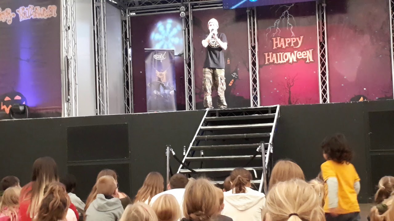 SBX Street Circus Butlins Minehead 2019 amazing show is a must to watch ...