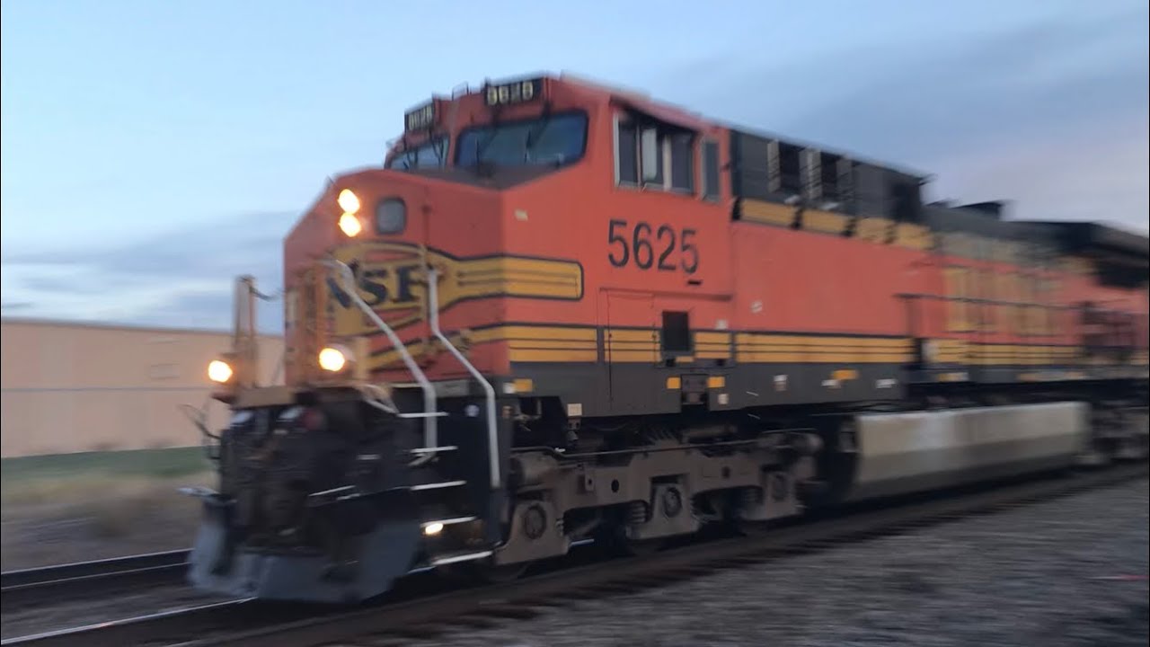 BNSF 5625 leading NB coal at Dusk! w/ Amazing Horn and Thundercab ACE! - YouTube