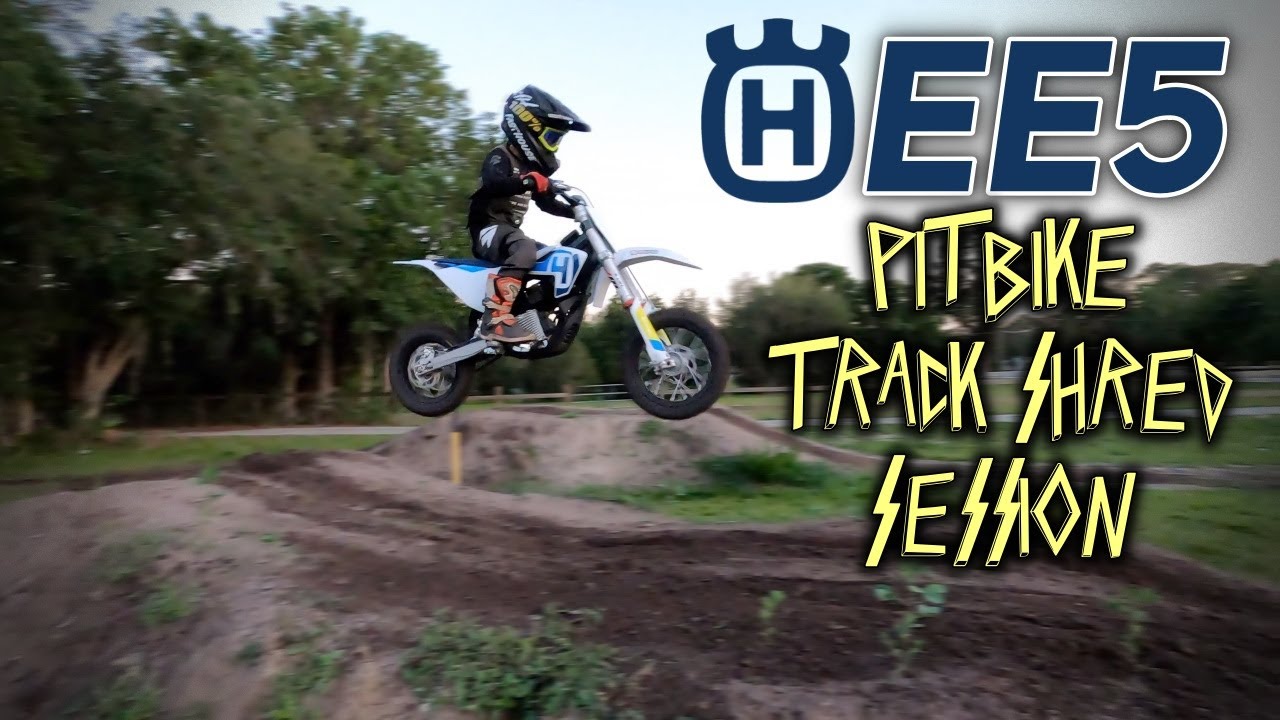 HUSQVARNA EE5 PITBIKE TRACK SHRED SESSION | 6-year old Rennen ripping ...