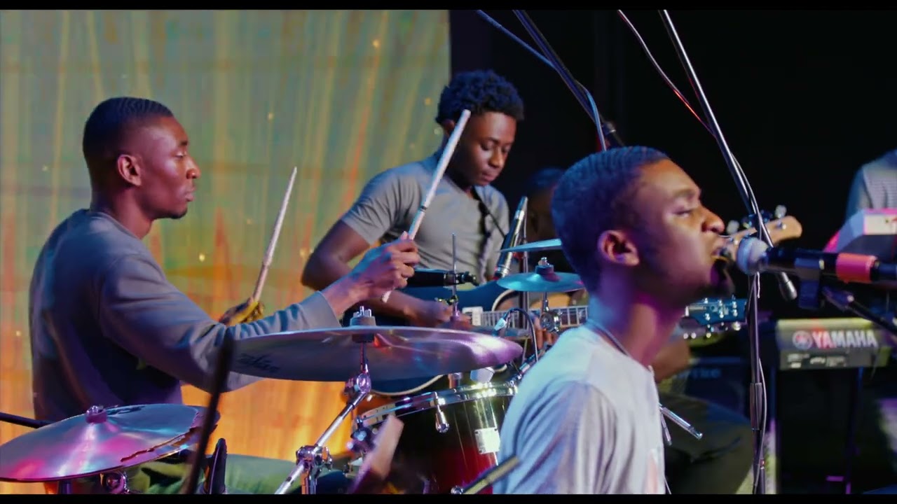 Kenneth Appiah & The Yzmen - Mommisa (Live) - YouTube