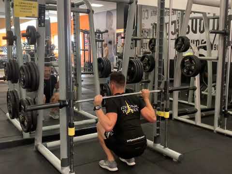 SENTADILLAS EN MULTIPOWER POSICIÓN 1 - YouTube