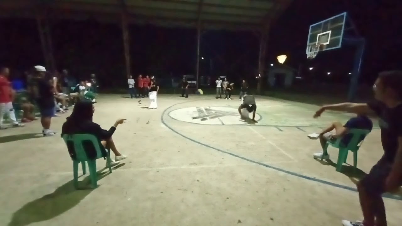 Pinoy Games: Sack Race with a twist kuno..haha - YouTube