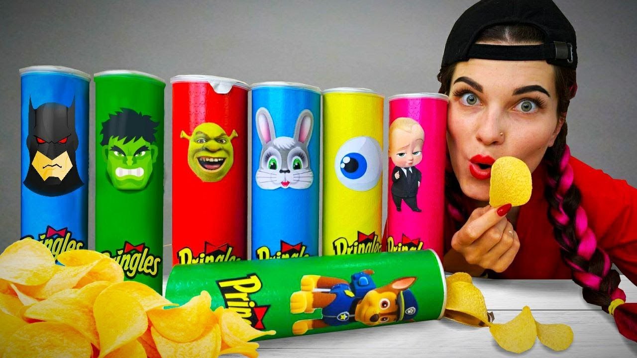 프링글스를 먹으면 무엇으로 변할까요! 알리의 마법 Mukbang Giant Pringles with elsa and Hulk ...