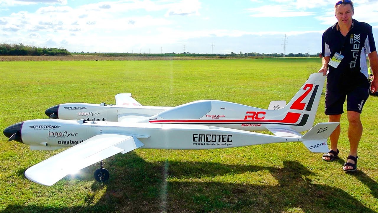 GIANT SPECIAL RC PONDRACER 43KG SCALE 1:2 MODEL AIRRACER FLIGHT DEMO ...