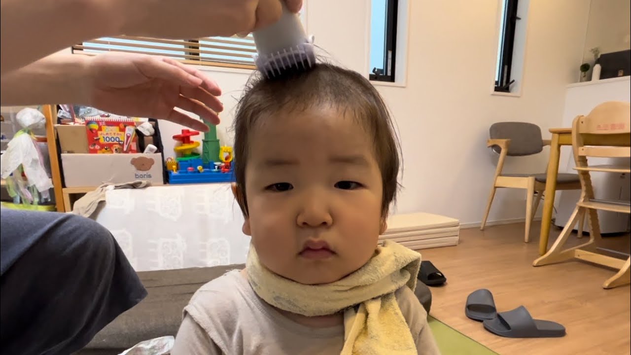 【2歳9ヶ月】坊主になるりっくん[2 years and 9 months old] Rikkun, who becomes a shaved ...