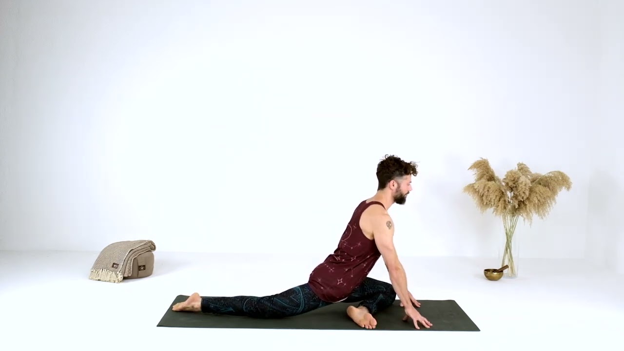 Duifhouding – ardha kapotasana – pigeon pose - YouTube