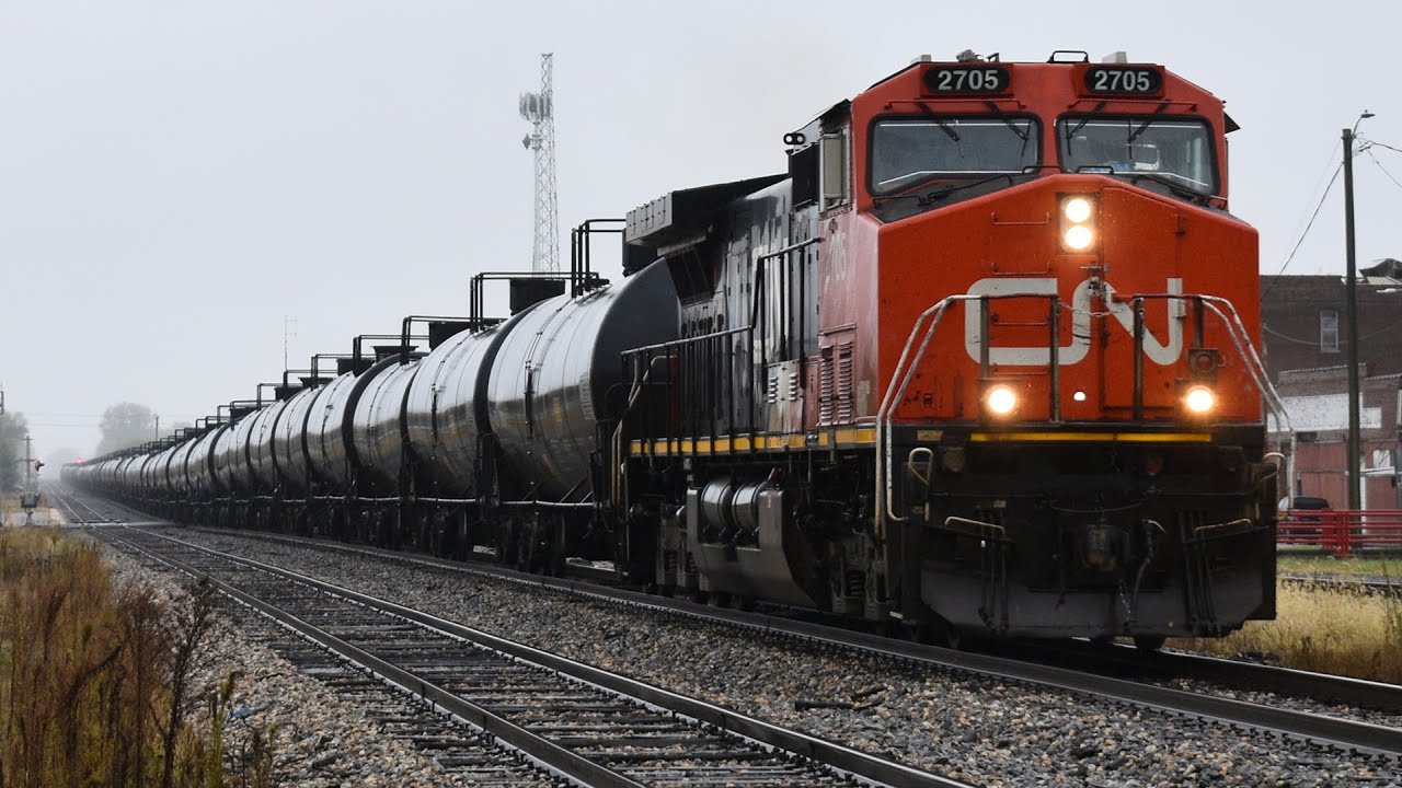 Canadian National Freight Trains - YouTube