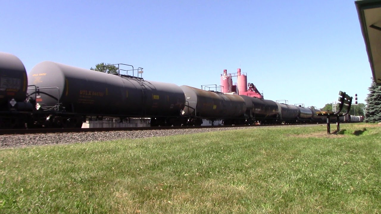 NS SD70ACe #1173 w/ CP power on WB - YouTube