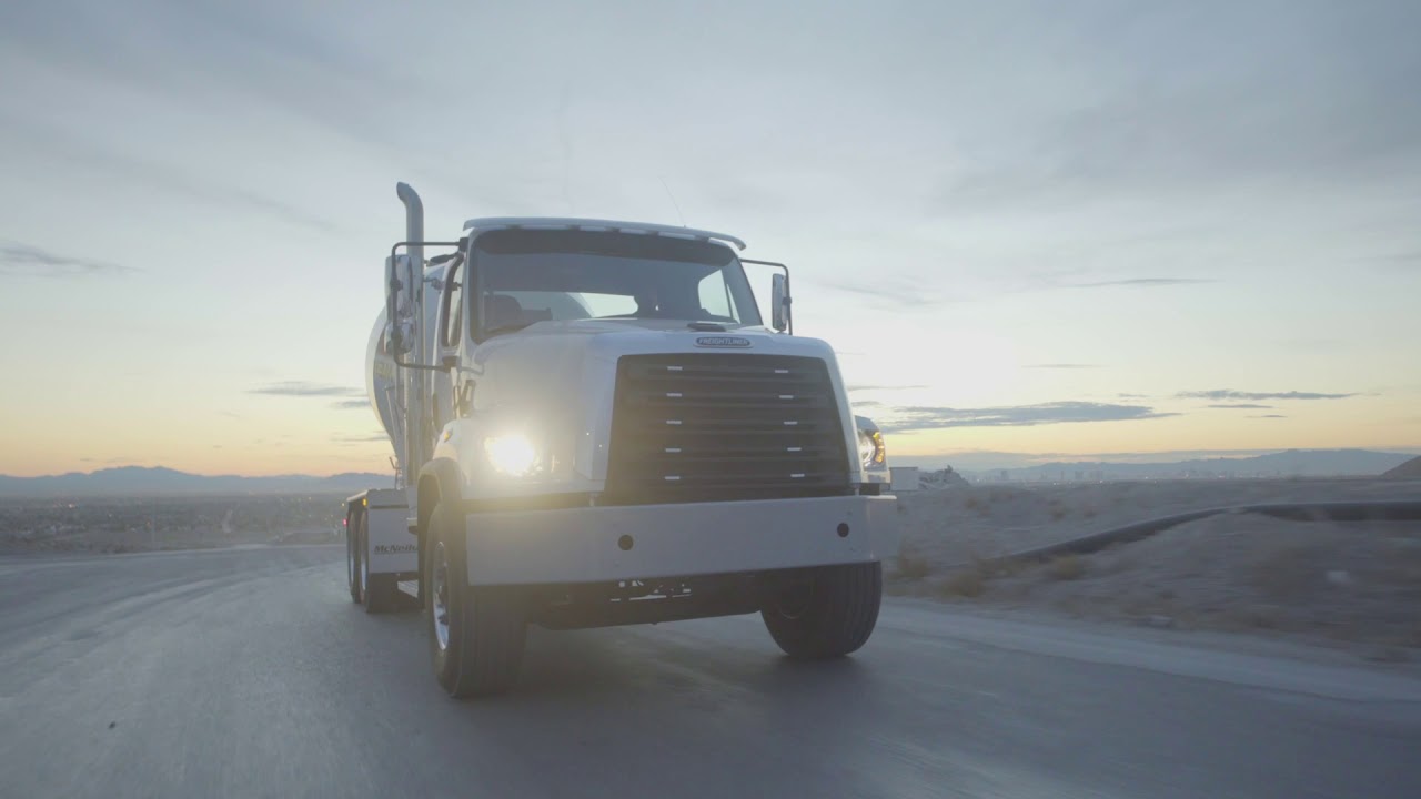 Detroit Virtual Technician in Freightliner Work Trucks - YouTube