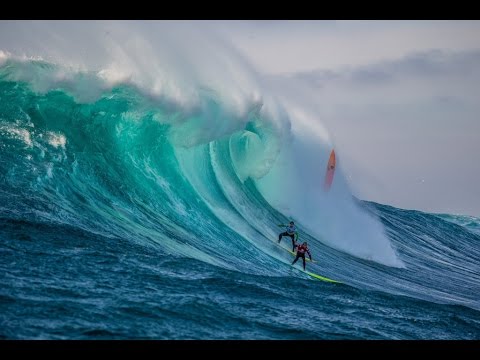 Surfer pakt winst met bizarre golven - YouTube