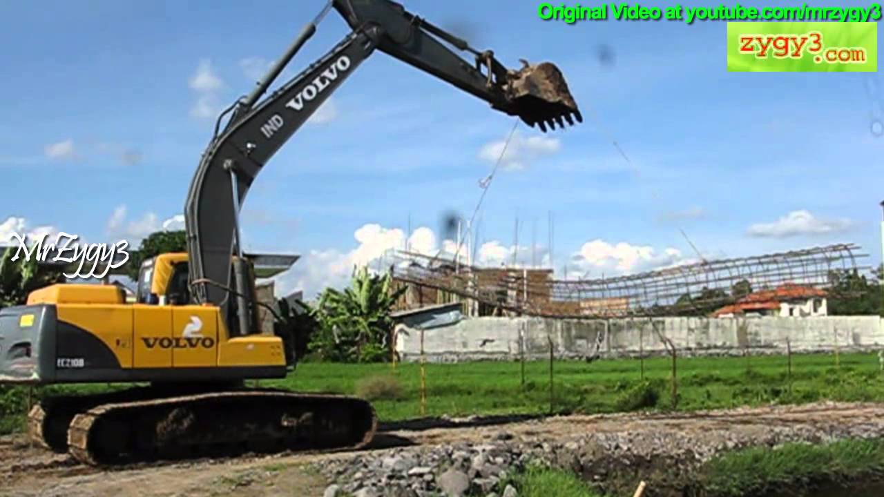 Excavator Volvo EC210B Lifting Moving Rebar For Foundation - YouTube