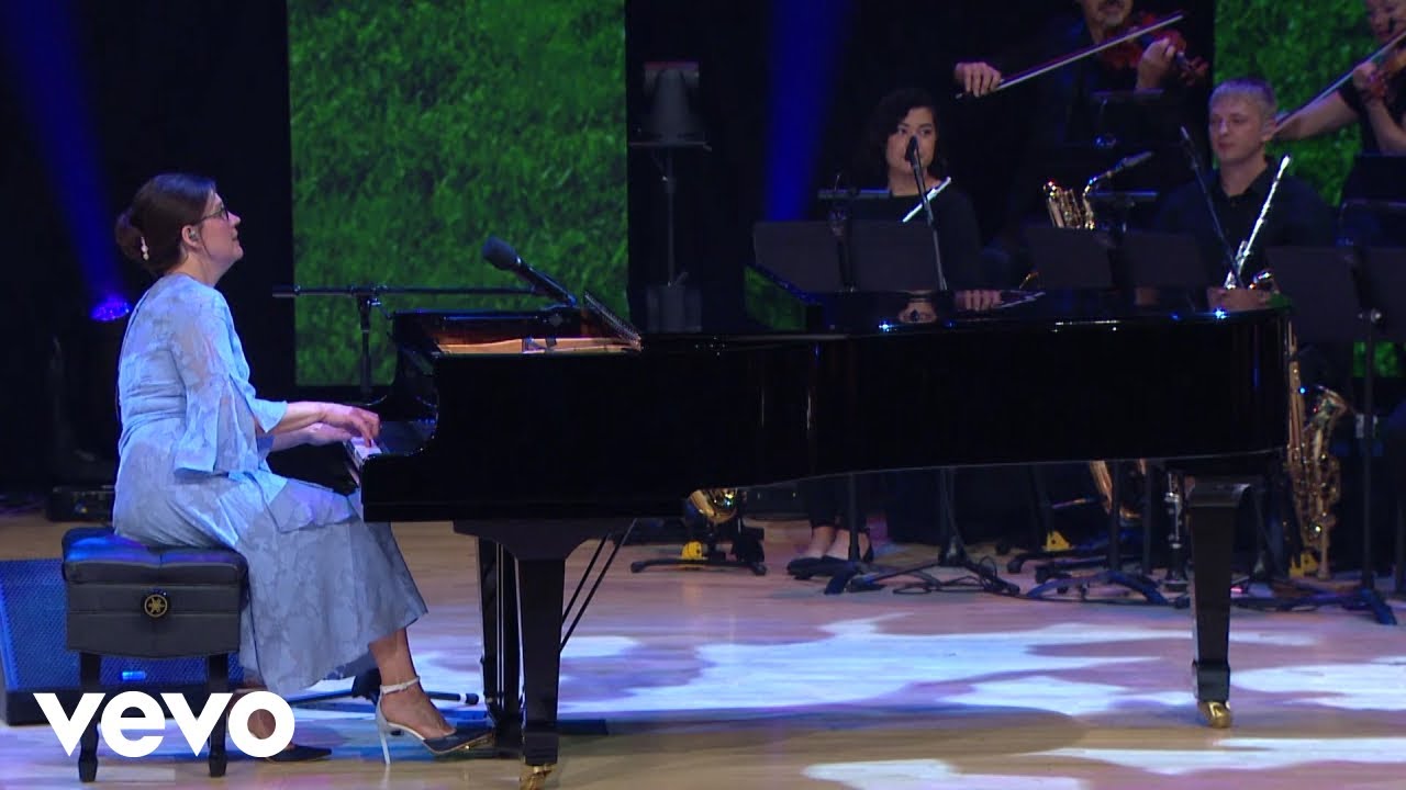 The Collingsworth Family - The Sound Of Music Medley ft. Kim ...