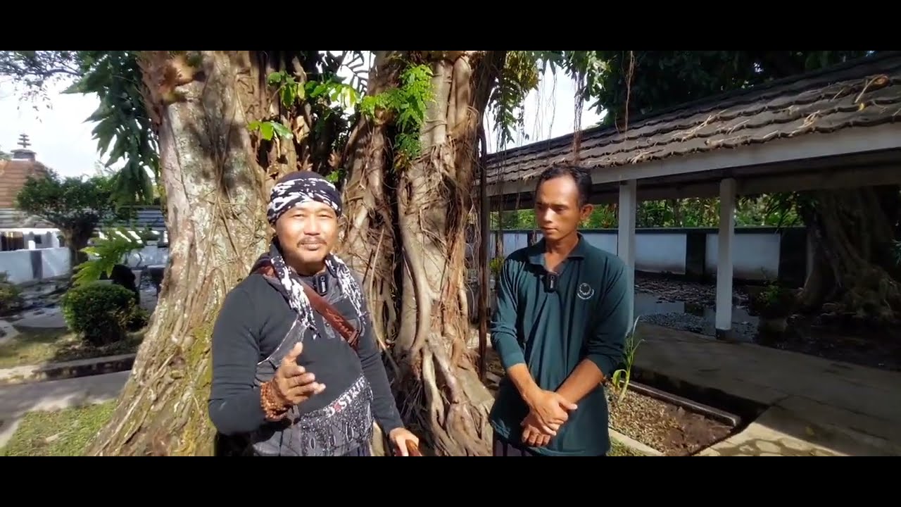 BUNG KARNO , PAK HARTO DAN GUS DUR PERNAH BERDOA DI MAKAM INI - YouTube