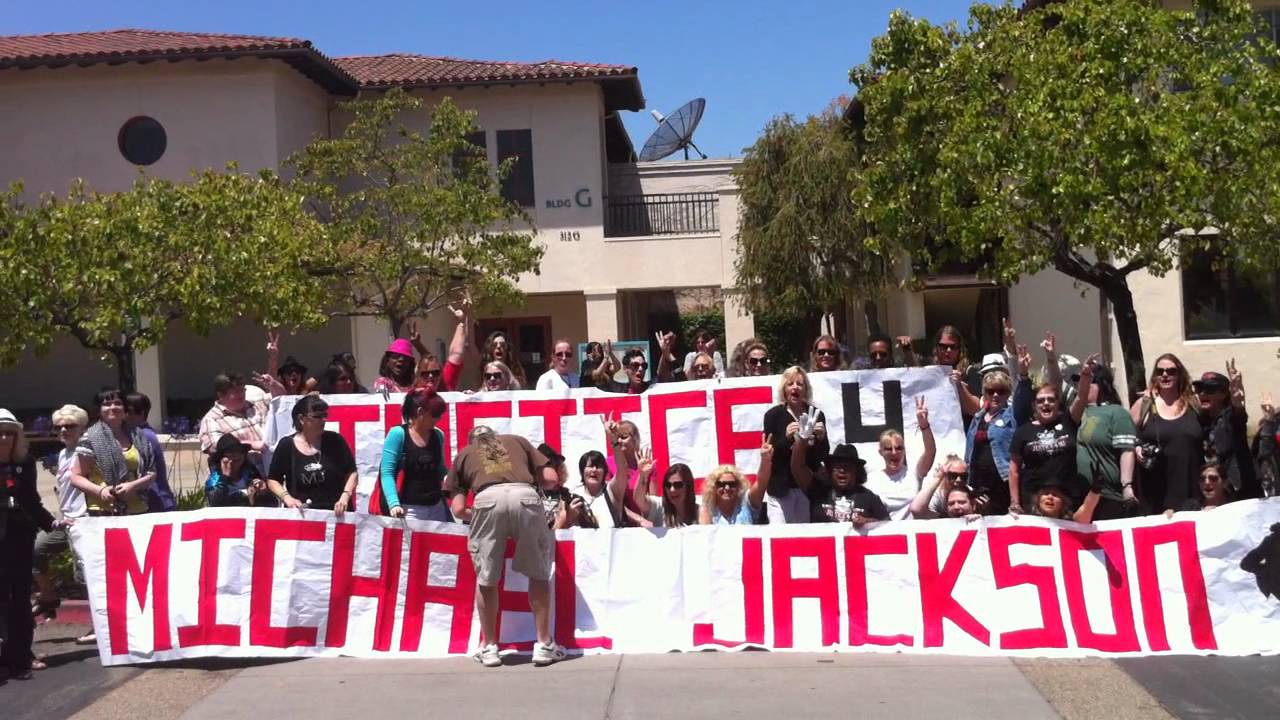 Michael Jackson Fans visit Santa Maria Courthouse 2nd Year Anniversary ...