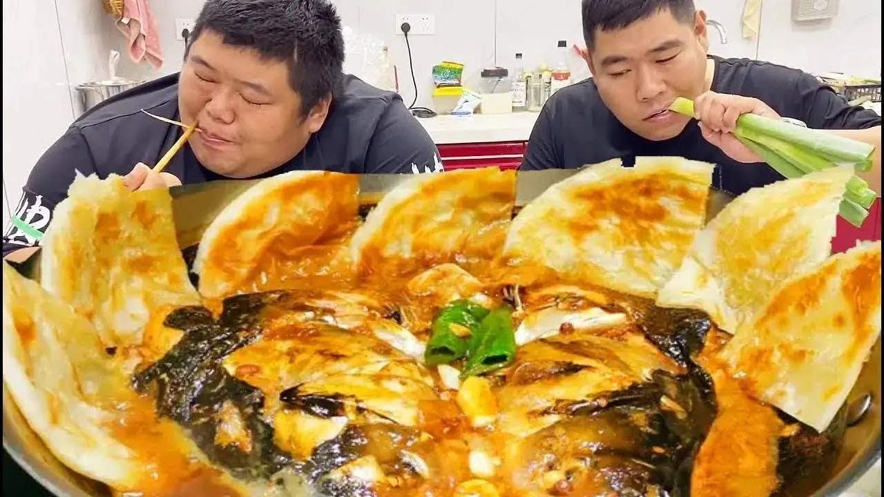 Fat Brother made fish head and pancakes, the two brothers ate them so ...