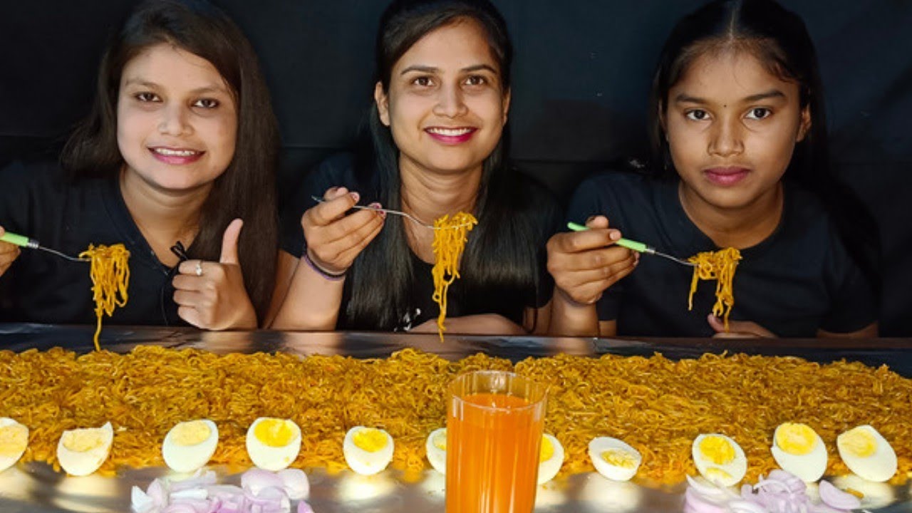 SPICY 8 PACKET EATING YIPPEE MAGGI WITH BOILED Egg 🥚🍜 AND FANTA ...
