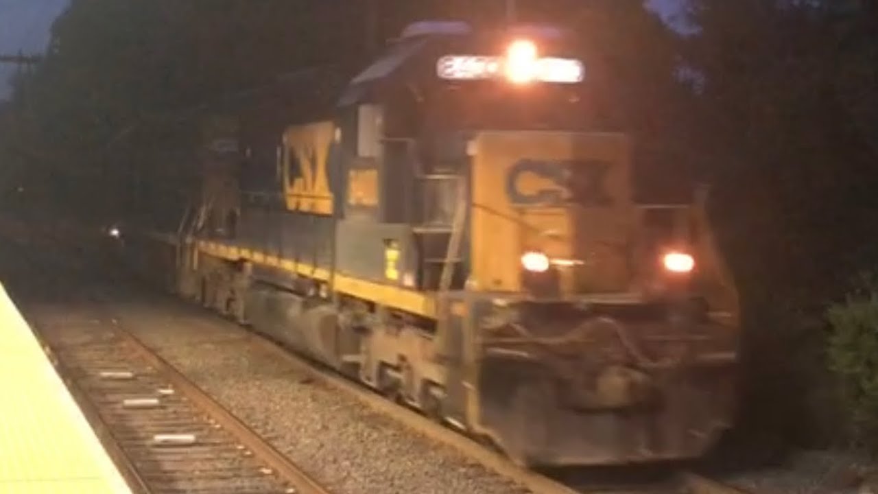 Railfanning Yardley Station Feat. CSX SD40M-2 leader, Septa and more! - YouTube