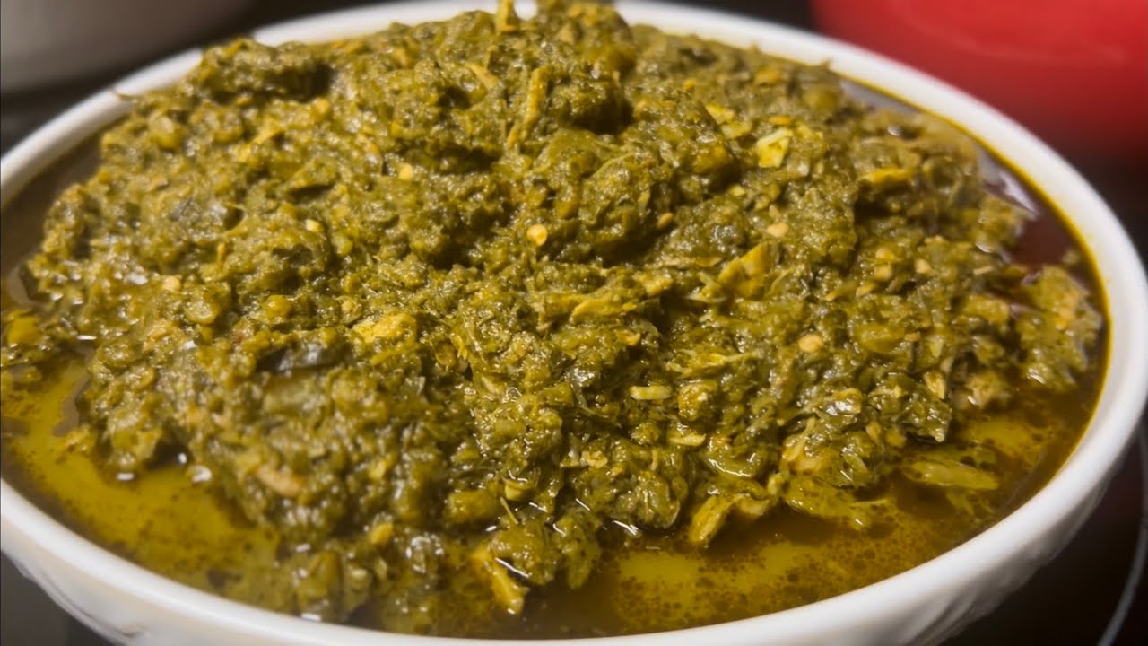 FEUILLES DE MANIOC À LA SAUCE GRAINES ET POISSON FRAIS || CASSAVA ...