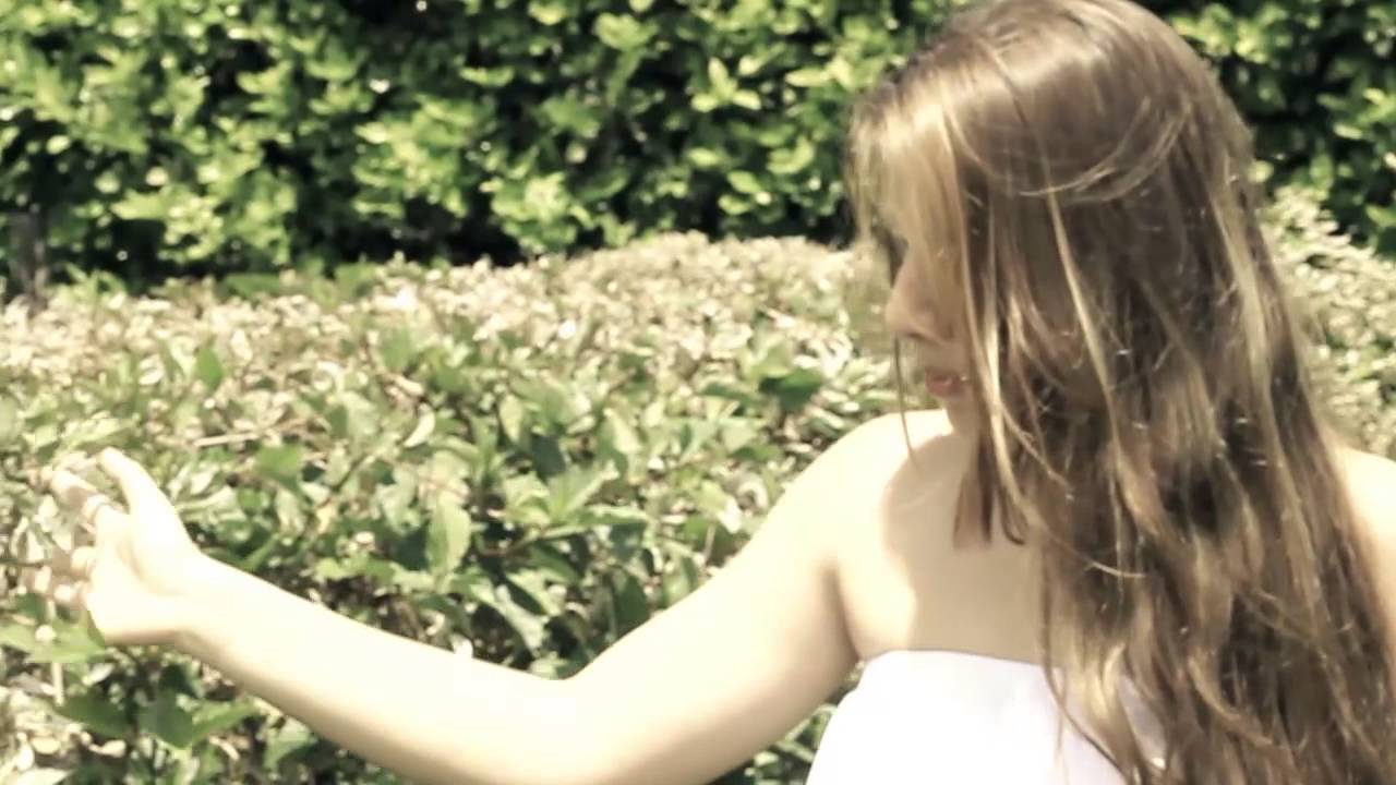 Genio Atrapado- Christina Aguilera - YouTube