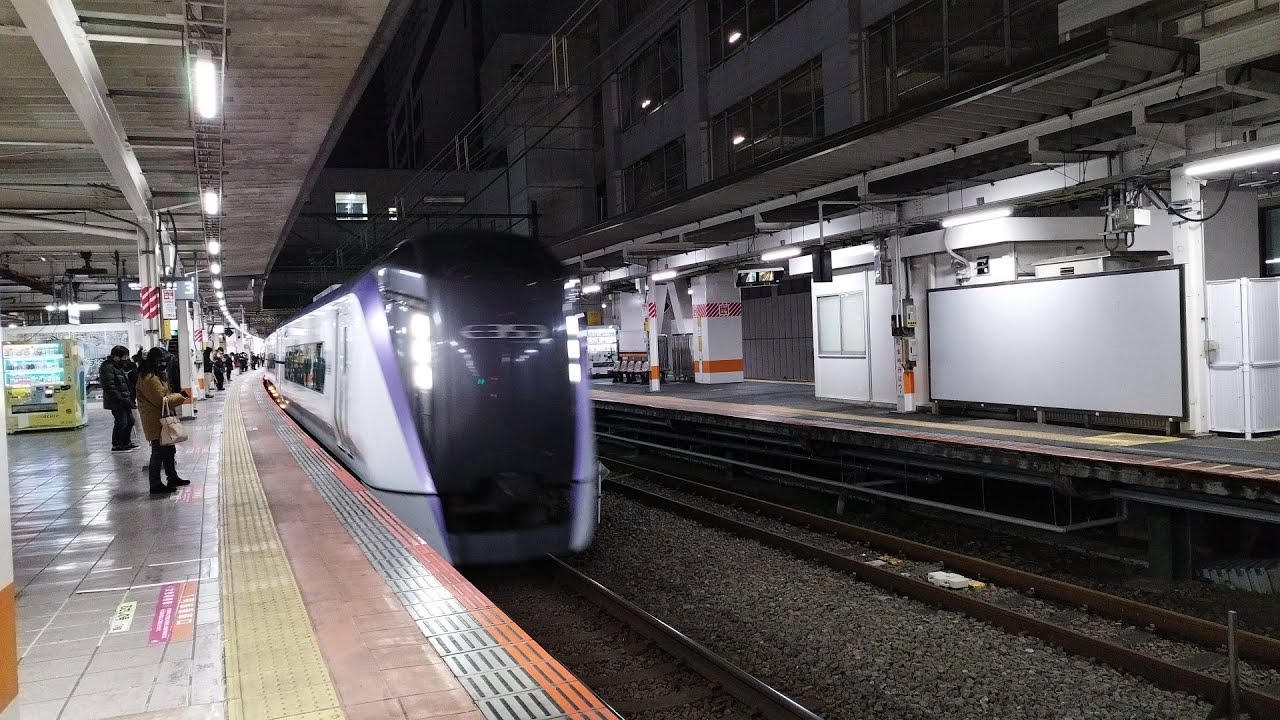 E353系 S204編成 S104編成 特急はちおうじ3号の返却回送が立川駅3番線を通過するシーン - YouTube