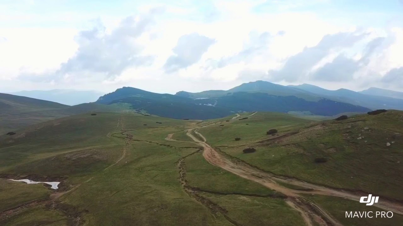 Platoul Bucegi , babele , sfinxul , România Bușteni drona - YouTube