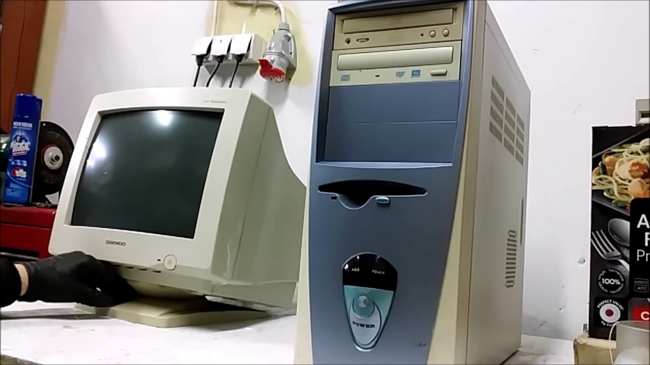 Building a Windows 98 gaming PC. - YouTube